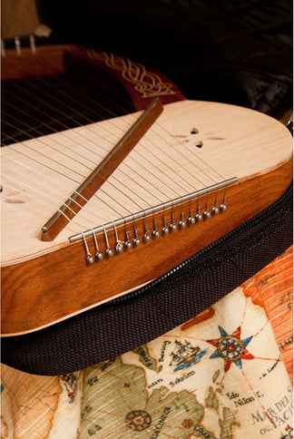 Lyre Harp, 16 String – Lark in the Morning